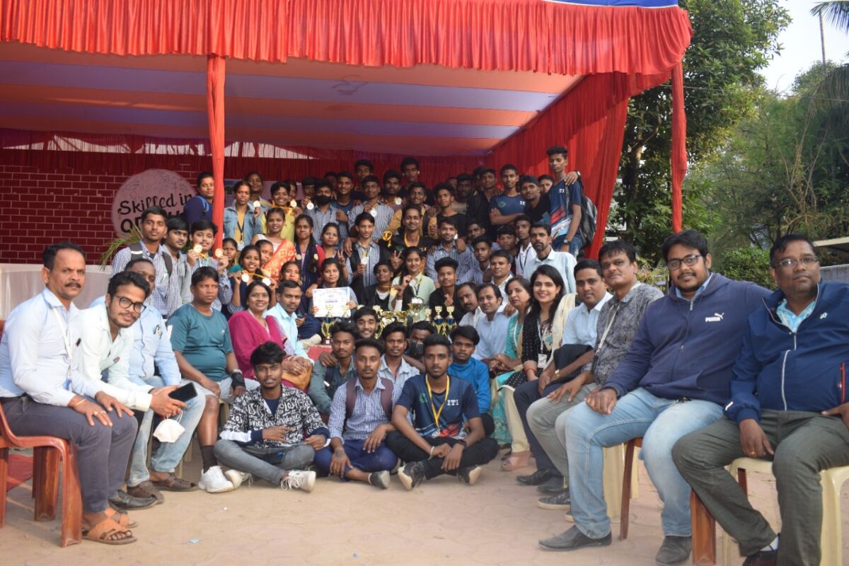 KIIT ITI Students and Staff Bring Laurels in Regional Level ITI Fest ...