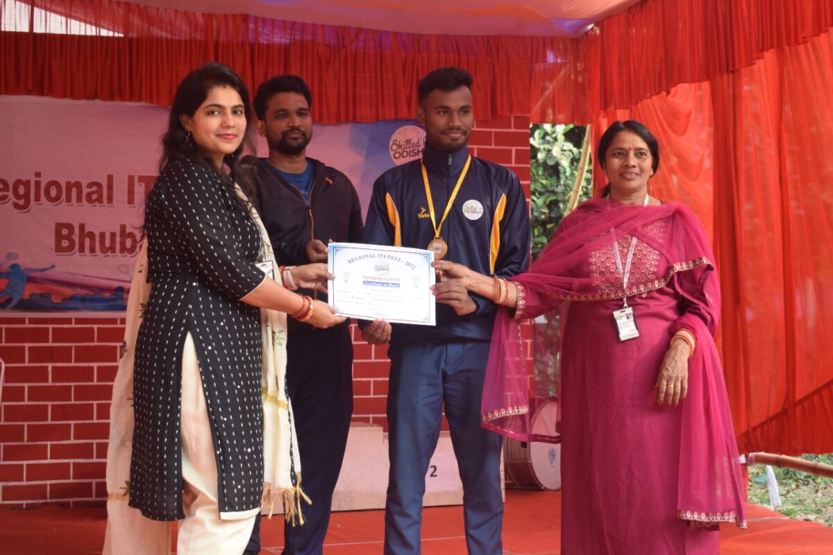 KIIT ITI Students and Staff Bring Laurels in Regional Level ITI Fest ...