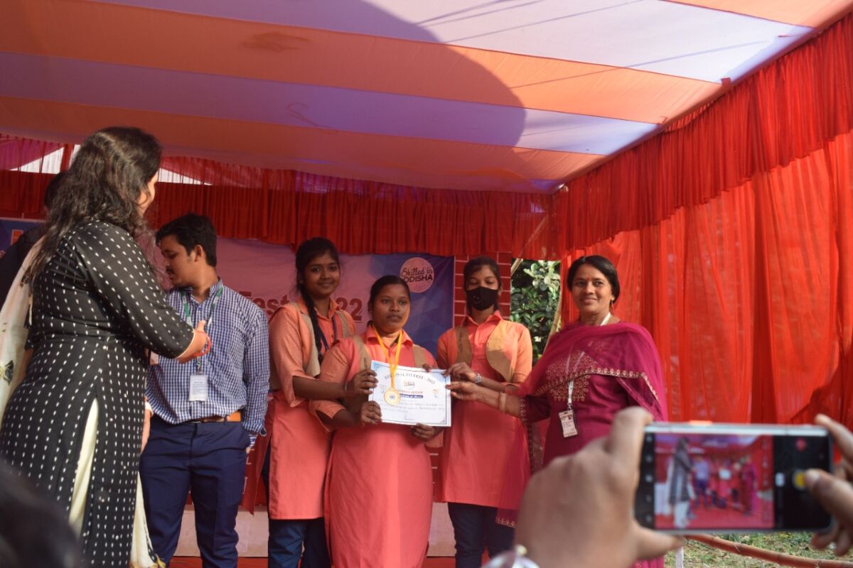 KIIT ITI Students and Staff Bring Laurels in Regional Level ITI Fest ...